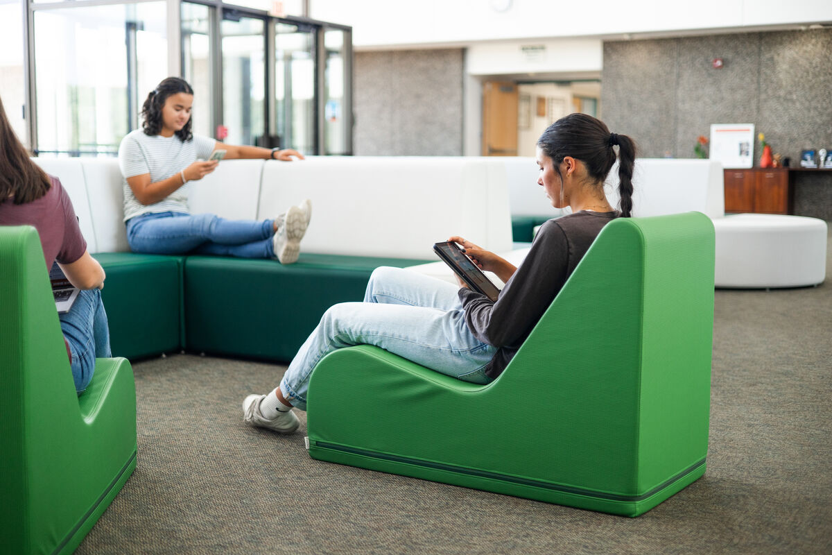 The Role of Color and Light in Classroom Design | Fomcore - Soft ...